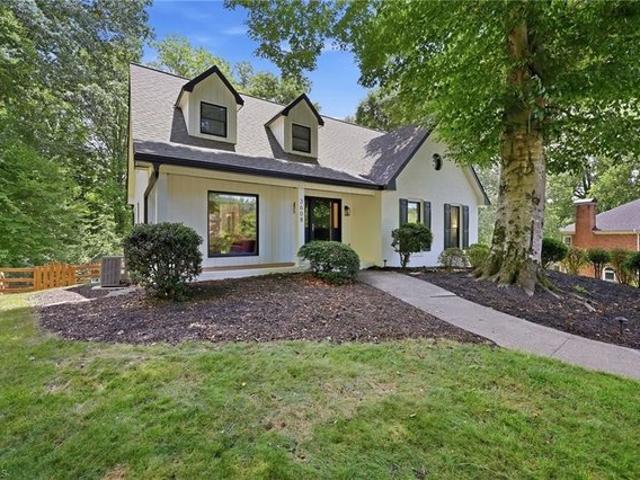 3608 Foxglove Dr, Winston Salem, NC 27106