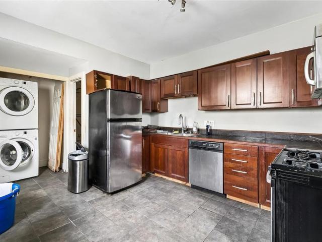 3608 10 Constance Street