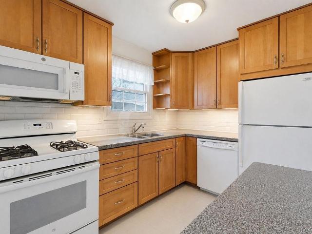 3609 Wilshire Ln, Unit 3609F, Oakdale, NY 11769 | MLS #990882 | Compass