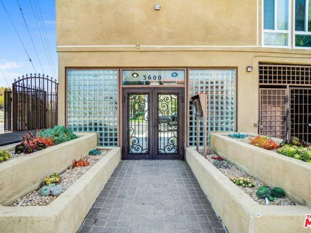 3600 Bagley Ave, Unit 301, Los Angeles, CA 90034 | MLS #26647 | Compass