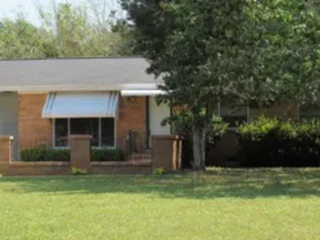 3600 Forest Gln Dr, 3 beds, 2 full baths