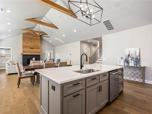3600 SW Aurora Lane