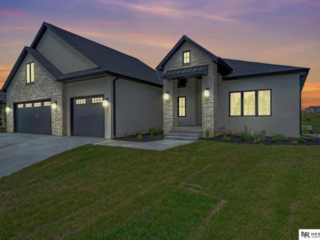 3600 Tree Line Dr, Lincoln, NE 68516