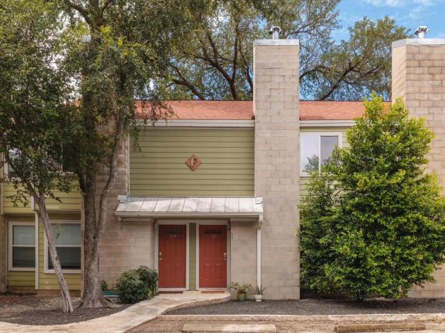 3601 Menchaca Rd # 118