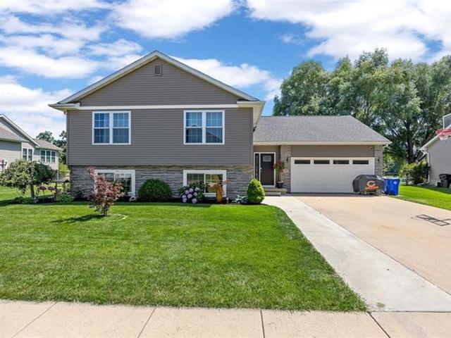 3601 Prairie Creek Rd SW, Cedar Rapids, IA 52404
