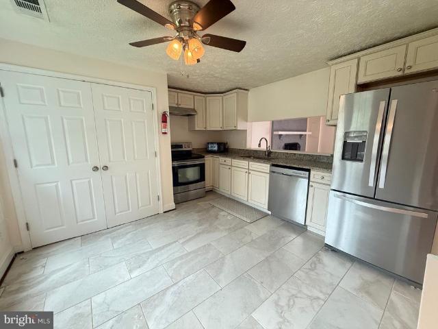 3601 Woodhaven Court