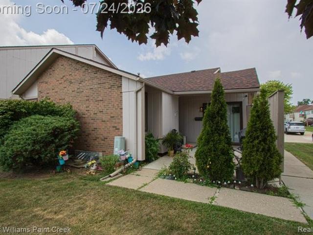 36028 Saint Ives Ct, Clinton Township, MI 48035