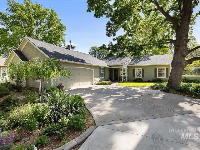 3602 N Tamarack Dr