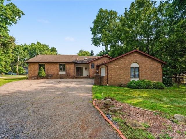 3602 Heatherwood Cir NW, North Canton, OH 44720