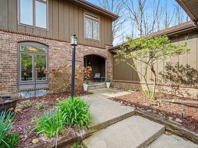 3603 Woodcliff Dr, Kalamazoo, MI 49008