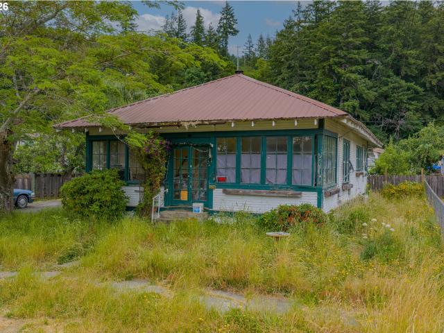 360 4TH AVE