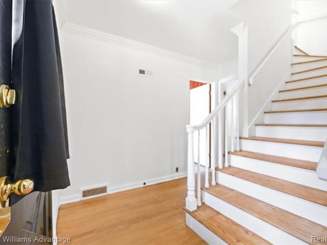 360 Centerlawn Street