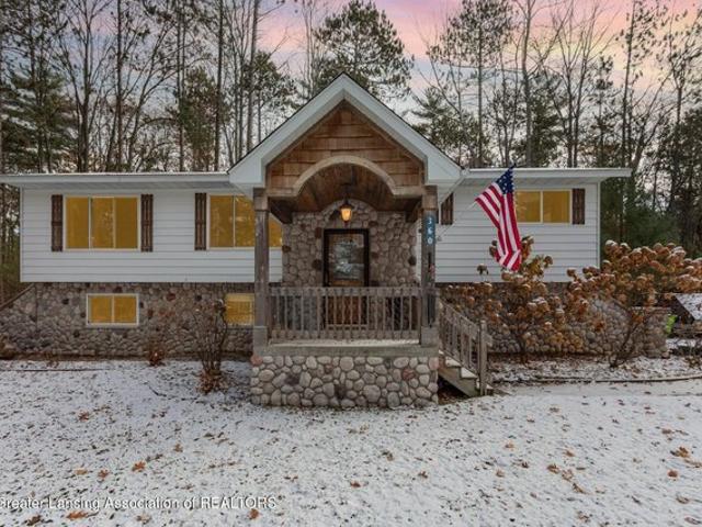 360 Chaney Point Dr, Roscommon, MI 48653
