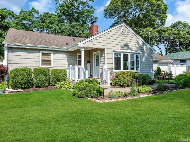 360 Bayport Avenue