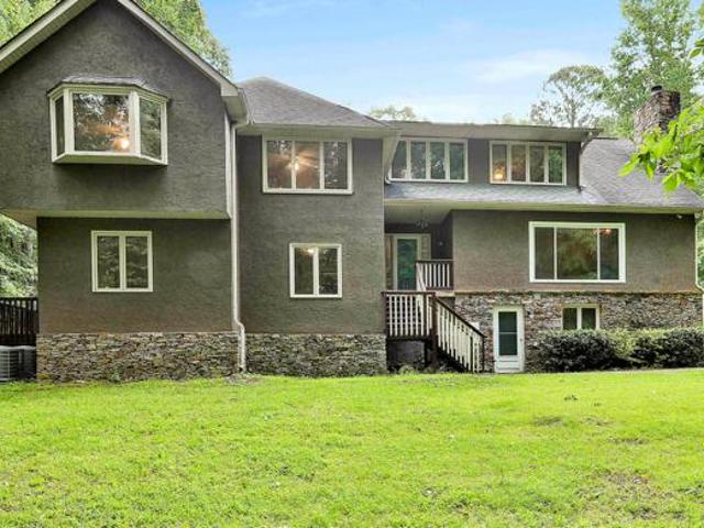 360 Darren Dr, Fayetteville, GA 30215