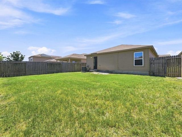 360 Farmer Ln, Jarrell, TX 76537