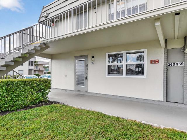 360 Flanders Dr, Delray Beach, FL 33484 | MLS #R11135