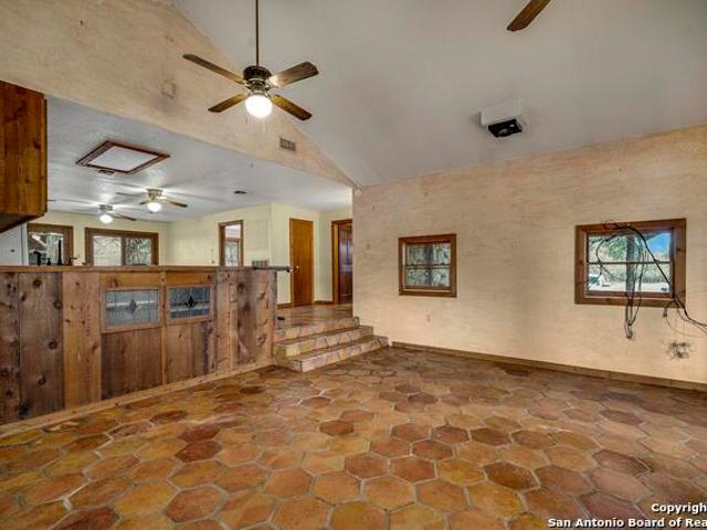 360 Kirk Ln