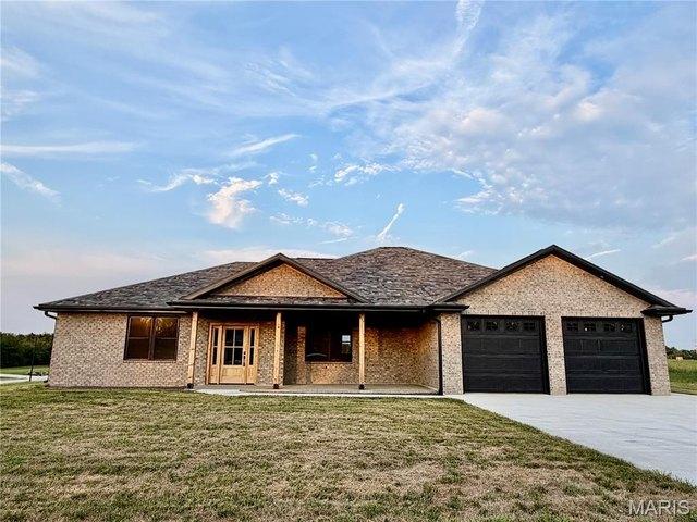 360 Honeysuckle Dr, Hannibal, MO 63401