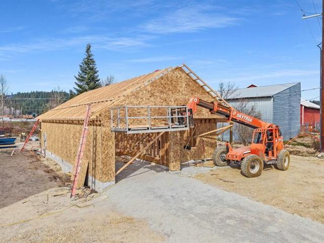 360 Old Diamond Mill Loop, Oldtown, ID 83822