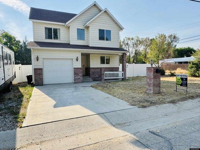 360 N 9th St, Lander, WY 82520