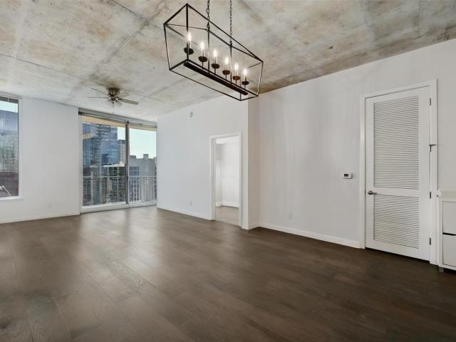 360 Nueces St # 1809