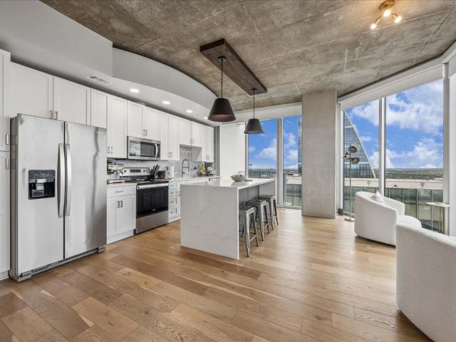 360 Nueces St # 3702