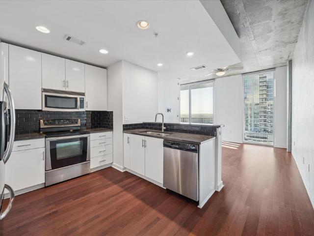 360 Nueces St # 4008