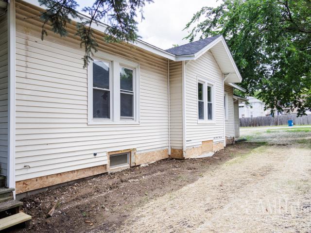 360 S ELM Avenue