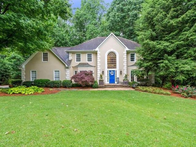 360 Saddlebrook Dr, Roswell, GA 30075