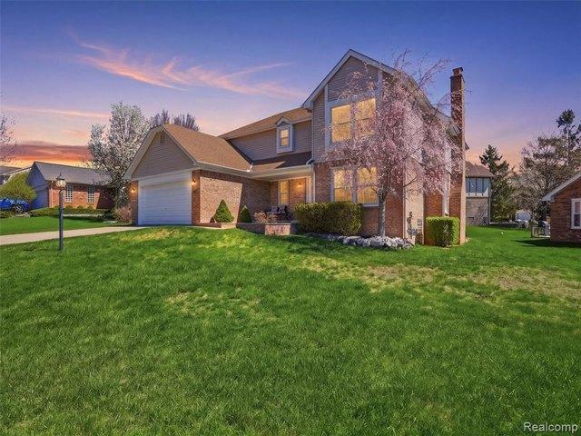 360 Sandalwood Dr, Rochester Hills, MI 48307