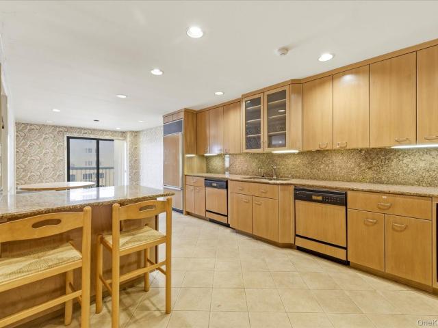 360 Shore Road 6L & 6M