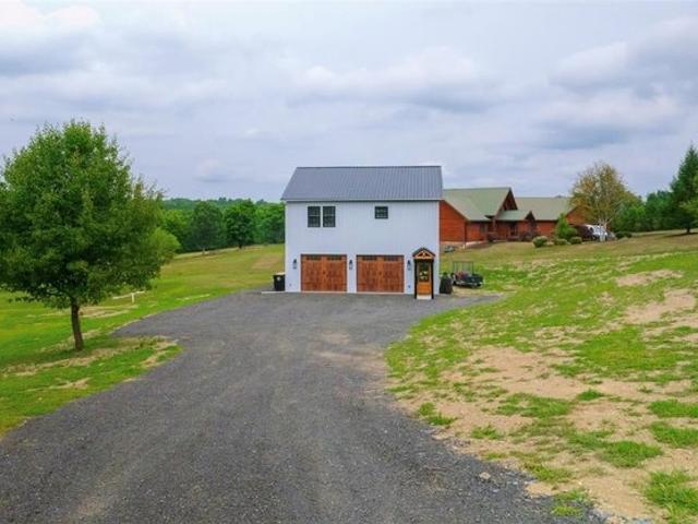 360 Sunset Dr, Upper Mt Bethel Township, PA 18013