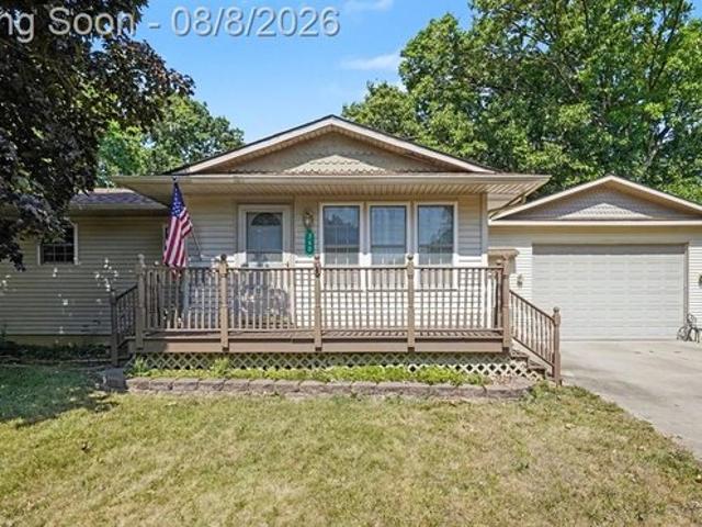 360 Park Ln, Linden, MI 48451