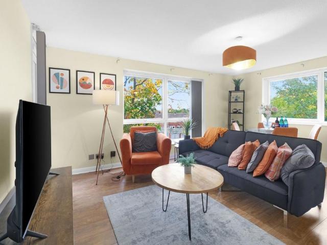 360 RG42 Broadlands Court 27 2 bed apartment to rent £4,000 pcm £923 pw