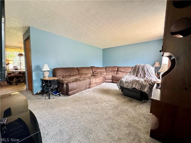 360 Trump Avenue NE
