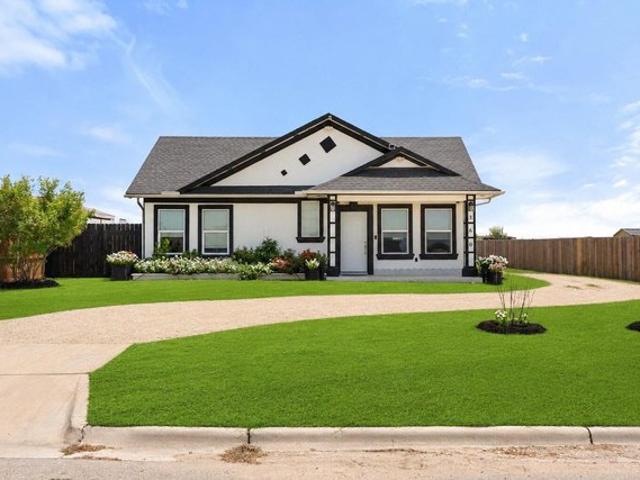 360 Vaquero Ln, Kyle, TX 78640