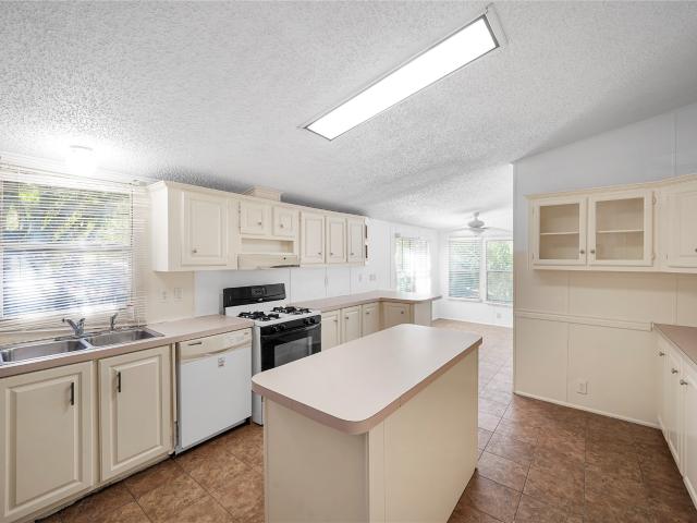 3614 College St, Damon, TX 77430 | MLS #25911