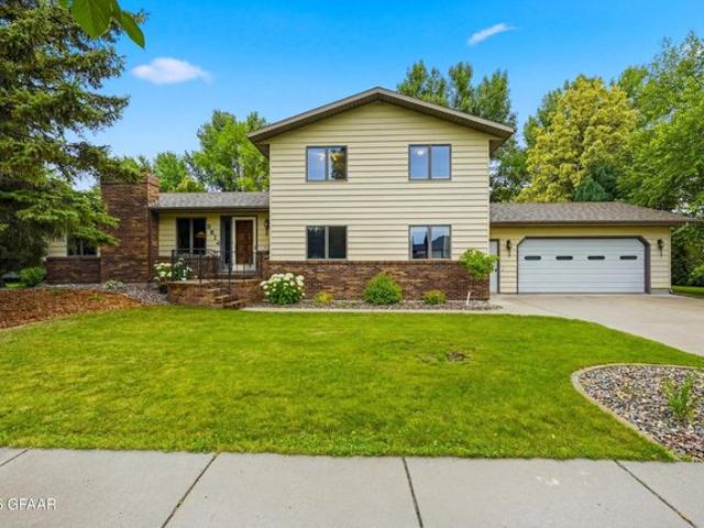 3614 20th Ave S, Grand Forks, ND 58201
