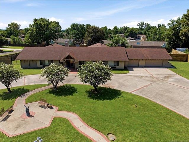 3615 Country Club Dr, Muskogee, OK 74403