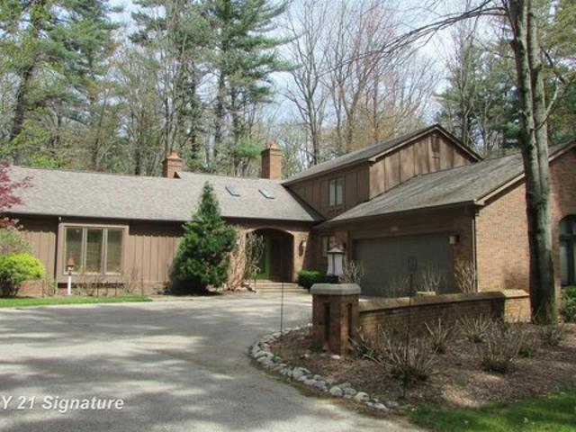 3616 White Pine Way St, Midland, MI 48640