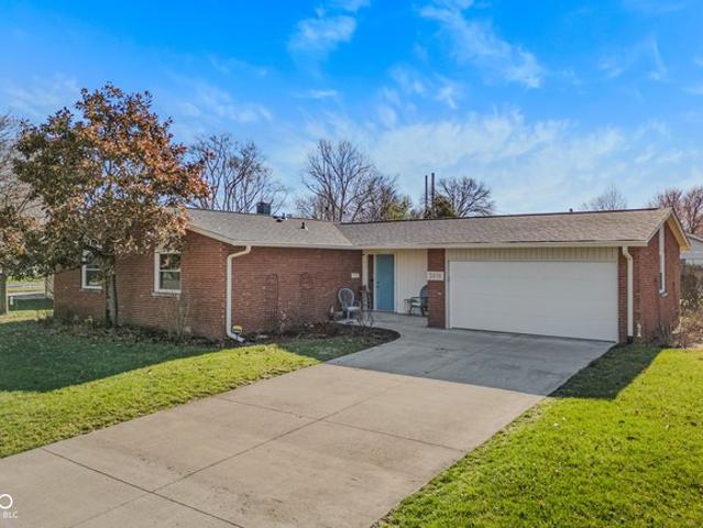 3611 Hunter Pl, Columbus, IN 47203