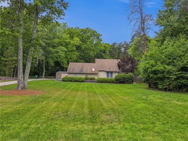 3611 Huntingridge Dr, High Point, NC 27265
