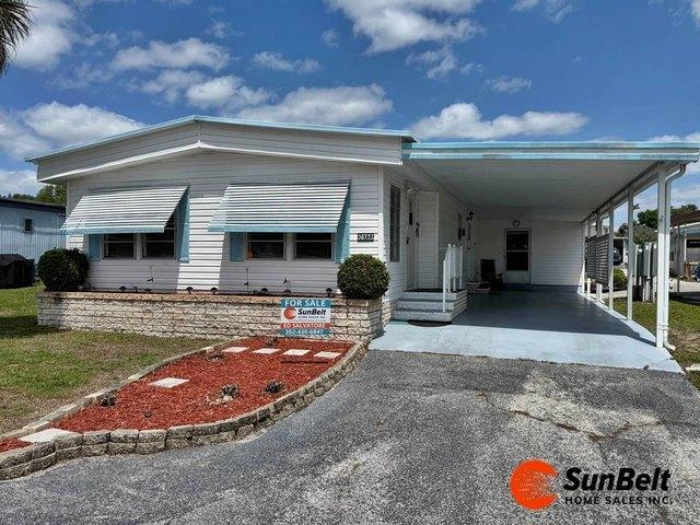 36121 Plum Ave, Grand Island, FL 32735