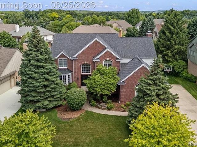 3612 Sleepy Fox Dr, Rochester Hills, MI 48309
