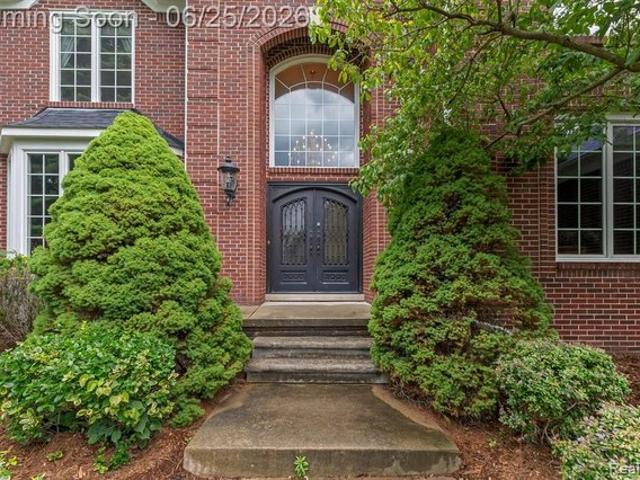 3612 Sleepy Fox Dr, Rochester Hills, MI 48309