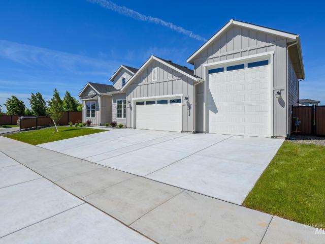 3613 N Pindall Way
