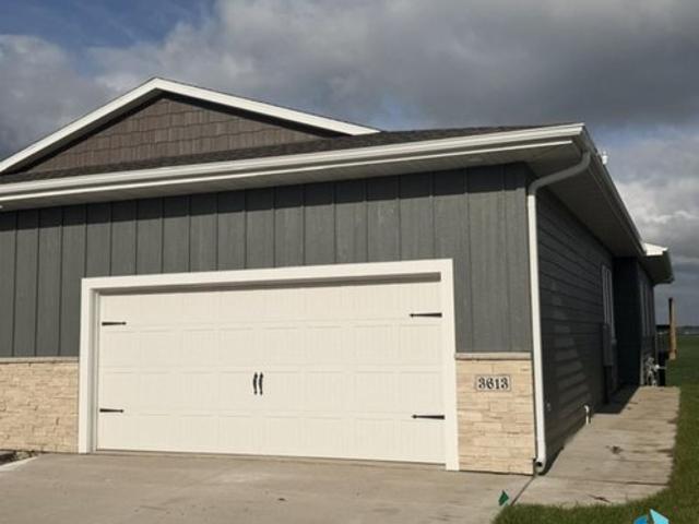 3613 S Heather Ave, Sioux Falls, SD 57106
