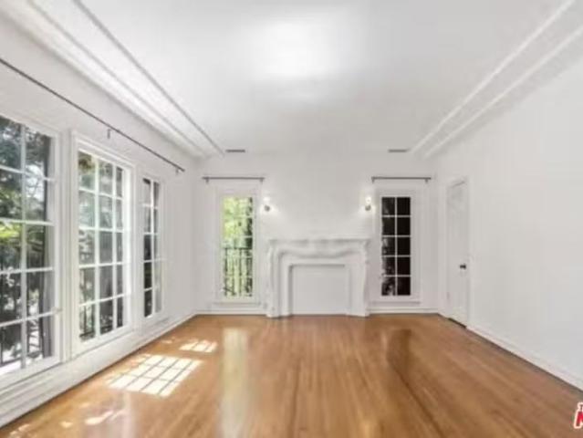 361 1/2 S Doheny Drive, Beverly Hills, CA 90211