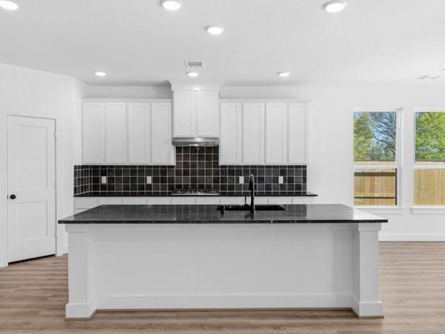 361 Covey Ln, Sealy, TX 77474